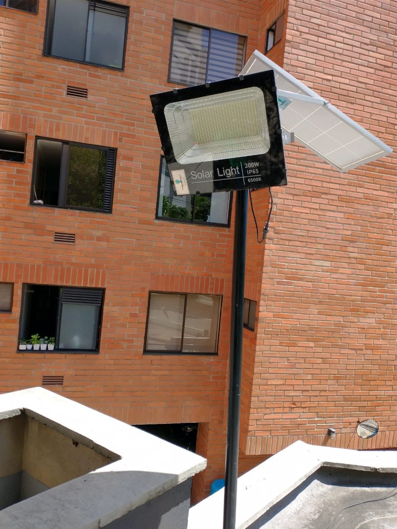 ¿Por qué invertir en reflectores solares en Medellín? – Medeled ...